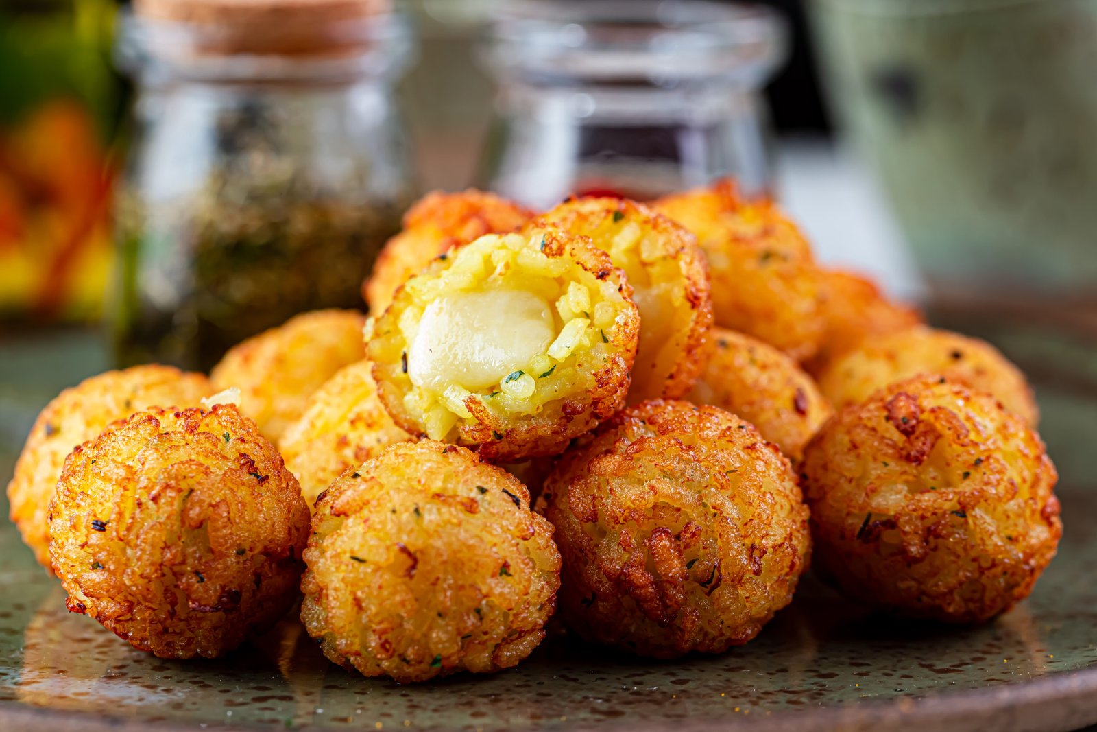 Dicas para preparar bolinhos de arroz - São João Alimentos